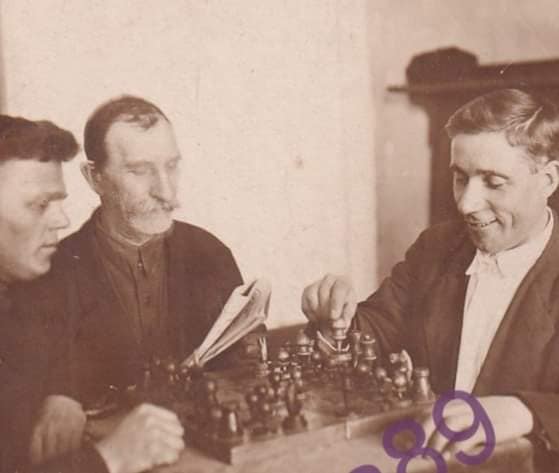 “Revolutionary” Smyslov Chessmen – Soviet and Late Tsarist Chess Sets