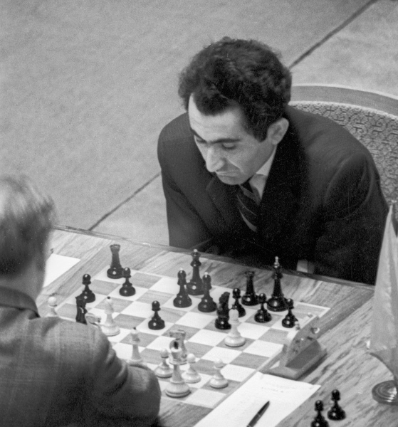 Four Styles of Grandmaster Chess Sets: The GM3 Design – Soviet and Late ...