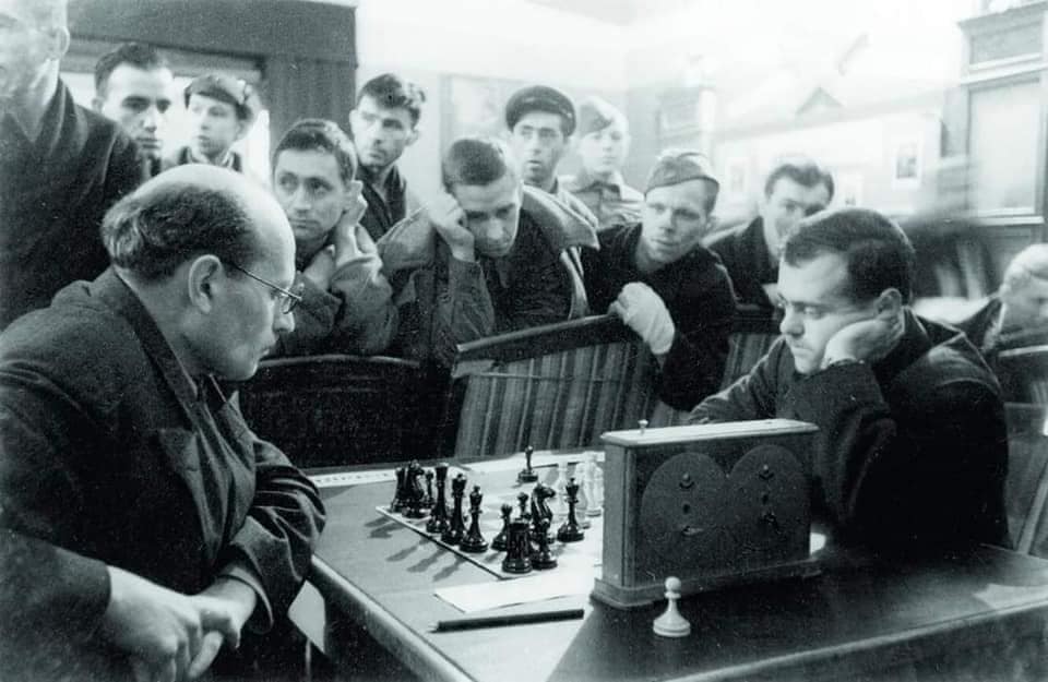 Young Kamsky and the 1941 Leningrad Championship Chess Set – Soviet and ...