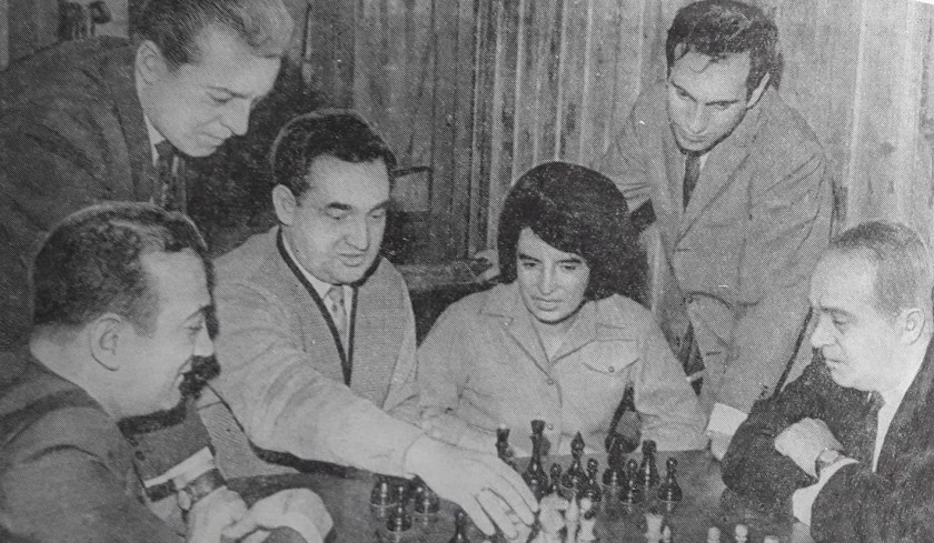 Four Styles of Soviet Grandmaster Chess Sets: The GM1 Chess Pieces ...